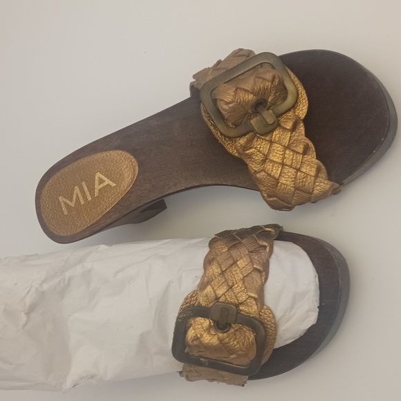 MIA | Shoes | Vintage Mia Size 8 Dark Wood 3 Block Heel Gold Woven ...